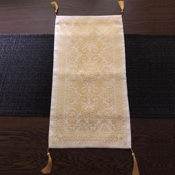 スマトラ島パレンバン地域の手織テーブルマット□SIZE：縦：約50.5cm、横：約25.5cm□MANUFACTURER：インドネシア□COLOR：ホワイト　フリンジはゴールド30年くらい前にスマトラ島パレンバン地域へ赴いた際　素晴らしいソ...