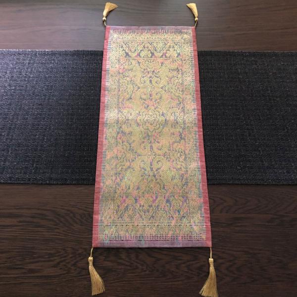 スマトラ島パレンバン地域の手織テーブルマット□SIZE：縦：約50.5cm、横：約22.0cm□MANUFACTURER：インドネシア□COLOR：ミックス　フリンジはゴールド30年くらい前にスマトラ島パレンバン地域へ赴いた際　素晴らしいソ...