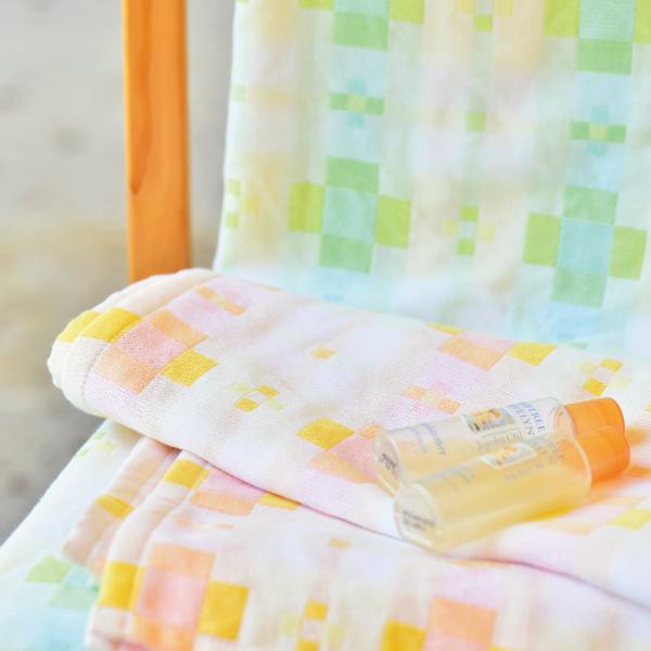 ガーゼケットとしても大活躍使えば使うほど手ばなせなくなる上質ガーゼ一般的な二重織ガーゼは、単に複数のガーゼの生地の端を縫い合わせたものがほとんどです。当社製品は、2枚を特殊な技術で一枚に織り合わせているため、とても丈夫！一度お使いいただくと...