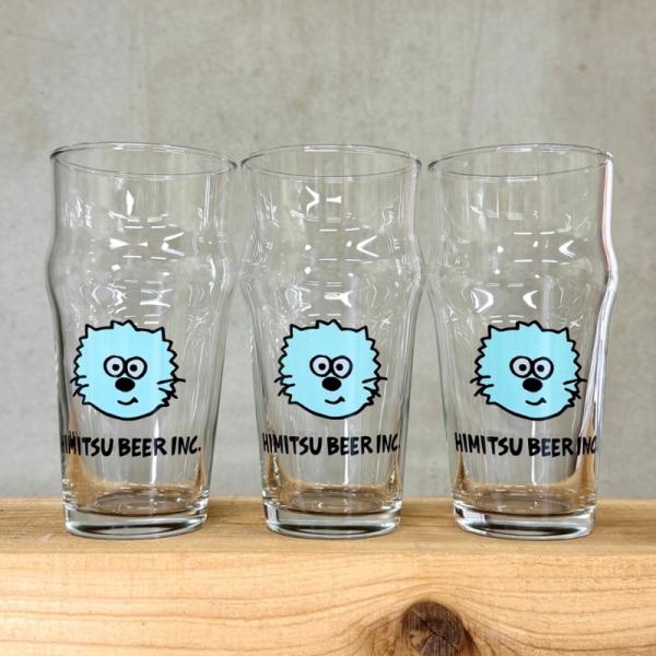 ラッコちゃんがプリントされたパイントグラスになります。缶を注ぐ場合はいい感じに泡を立ててもらいながら注いでもらうと3:7くらいのビール黄金比で注げます！
