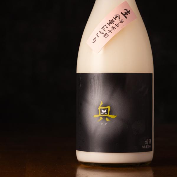 にごり入れすぎ注意報発令。”飲む”より”食べる”レベルの、とろける濃厚にごり。酒蔵のタンク前に立ったような”ライブ感”をそのまま瓶に。発酵終盤の醪（もろみ）を、タンクからそのまま掬い上げ、目の粗い金網で軽く濾しただけ――。まるで酒蔵でタンク...