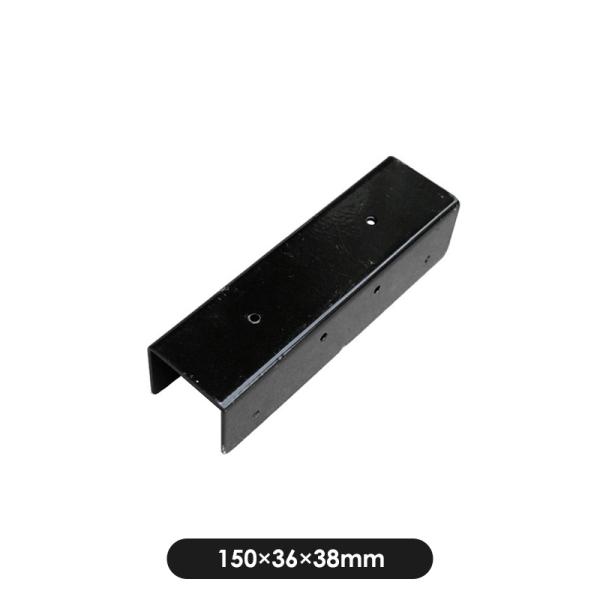 ■商品詳細◆名称：ストレート連結金具 ◆特徴 ・ラティス同士をしっかり連結し固定できる金具です！・35mm枠のラティスに対応致します。取付用ビス付◆材質：スチール◆サイズ：150×42×37mm◆重量：約200g◆カラー：ブラック■予約販売...