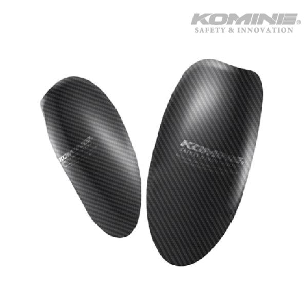 厚さ1mmの多層構造ドライカーボンを採用した超軽量・高強度肘・膝用プロテクター。乗車用ヘルメット（全排気量）と同じ耐貫通テストをクリアし、点の衝撃を面に分散し、単位面積あたりの衝撃を緩和します。プロテクターのエッジ形状を湾曲させることでエッ...