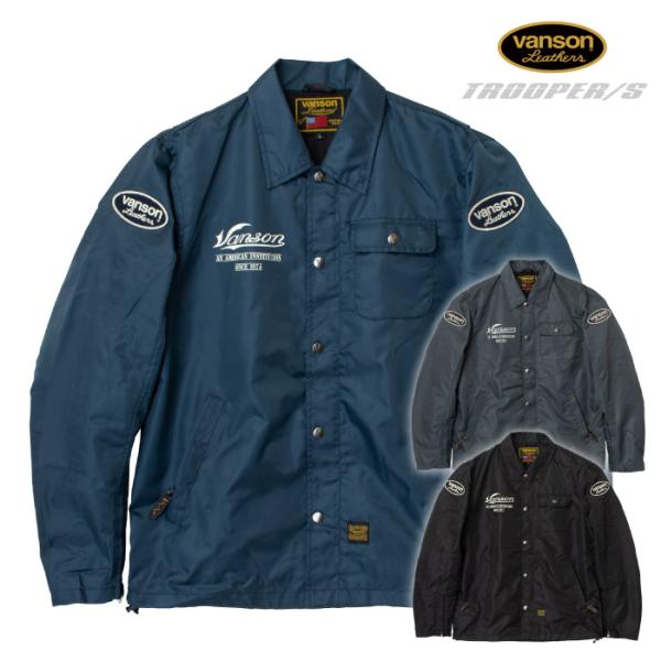 本体生地は、防水撥水機能を高めるナイロンPUコーティング。裏地にはメッシュ素材を採用。装飾は刺繍仕上げのワッペンとプリントデザイン。ドローコードで裾幅の小生も可能。襟裏にはバタ付き防止用のドットボタンを装備。肩口部分にはアクションプリーツを...