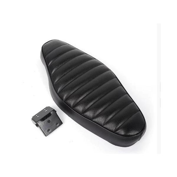 【商品仕様】座席サイズ：約54cm 横幅：約9cm〜26cm セット内容：シート本体・取付ステー付属スーパーカブ C50 C70 C90 リトルカブ 専用のになります。専用取付金具付きですので、そちらで簡単に取付可能になります。 形状 や ...