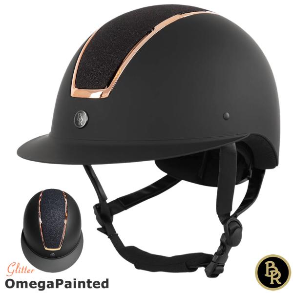BRの乗馬ヘルメットOmega PaintedシリーズのGlitterモデルです。ローズカラーで縁取られた輝くグリッタートップが特徴的な、エレガントなヘルメットです。丈夫なABSシェル素材が、頭部をガードします。ツバが広めに作られたポロバイ...