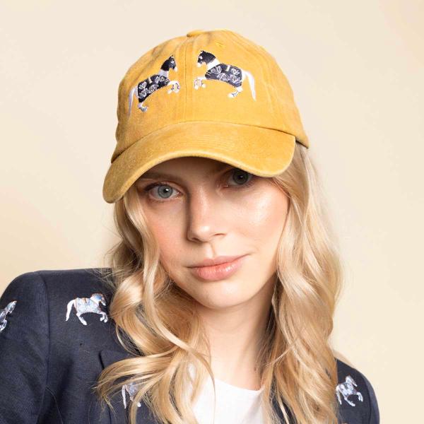 馬好きにはたまらない。オシャレに着飾った2頭の馬の刺繍ディテールがチャームポイント。日焼け対策にもオススメなビンテージ調のキャップならコーデをセンスUP、こなれ感を演出します。■ブランドRONNER（ロナー）■対象レディース■素材コットン ...