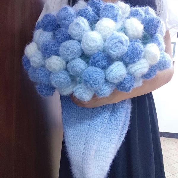 『SNSで話題沸騰』花束ブランケットふわとろ毛布 完成品 直径120CM グラデーション ブーケブランケット ローズブランケット ベッドスロー ブランケット 手編み花 クラフト 咲く 肌触り デザイン 雰囲気 クリスマスプレゼント クリスマ...