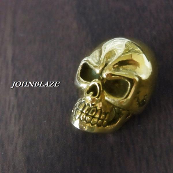 ブラス真鍮製小型のワンポイントコンチョ金色のスカルモチーフスクリューネジ付き【サイズ】  タテ幅約18mm×ヨコ幅約14mm　高さ約8mm多少の誤差はご了承下さい。【重 量】約5ｇ多少の誤差はご了承下さい。【材 質】  Brass 真鍮製※...