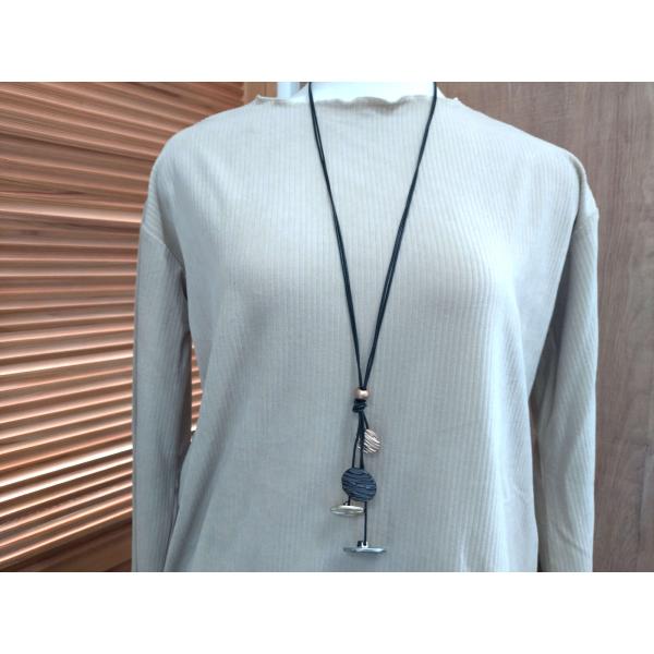 店主自身が直接タイに仕入れに行き現地調達したネックレスです。アジアならではのデザインで　２つとない商品です。1重で46cm　ロングタイプです。