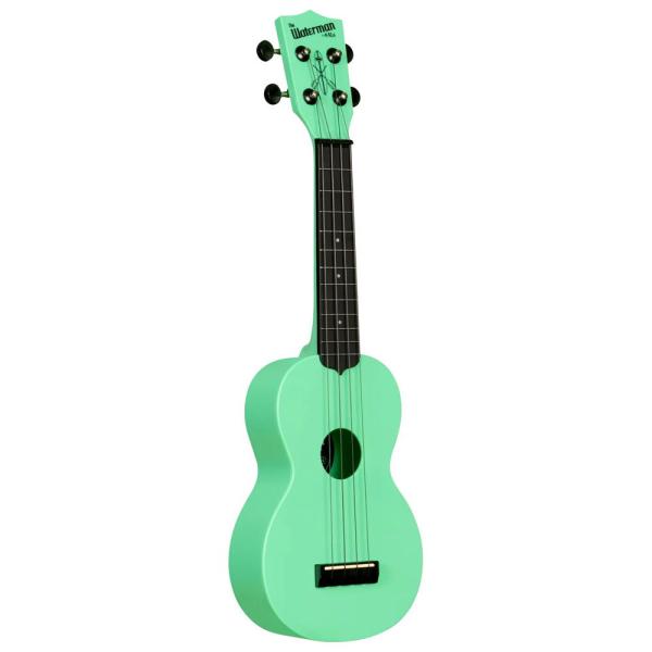 在庫状況：お取り寄せ/2025年12月 発売/◆ウクレレのボディとネックには、100％グローバル・リサイクル・スタンダードプラスチックを使用◆弦には植物由来のAquila B-Black弦を採用◆耐久性に優れ、お手入れ簡単/[KARWMSGNS]