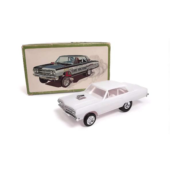 在庫状況：お取り寄せ/2024年10月 発売/※画像はイメージです。実際の商品とは異なる場合がございます。AMT 1/25 1965 シェビー シェベル AWB "タイムマシン"です。