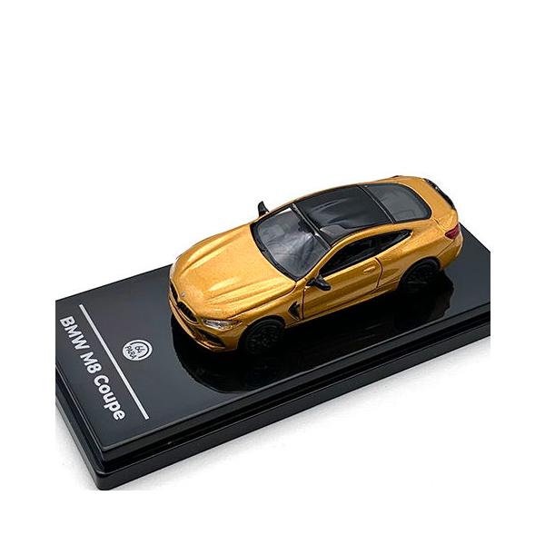 在庫状況：お取り寄せ/2021年09月 発売/※画像はイメージです。実際の商品とは異なる場合がございます。PARA64　1/64 BMW M8 クーペ セイロンゴールド RHDです。