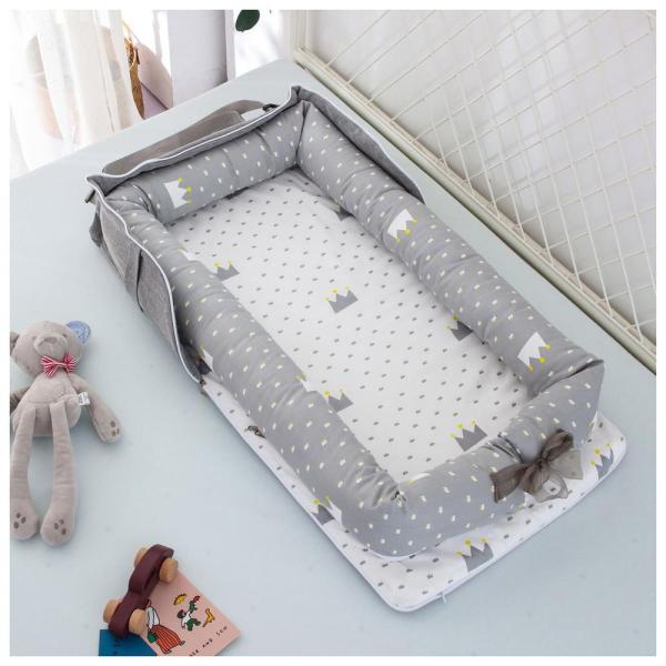 在庫状況：お取り寄せ/5日〜7日で出荷/※こちらの販売ページはベビーベッド、グレー王冠となります◆大人用ベッドで赤ちゃんが寝るスペースを確保できるベッドインタイプのベビーベッド!パパやママの寝返りでぶつかったり、ベッドからの落下防止に役立つ...