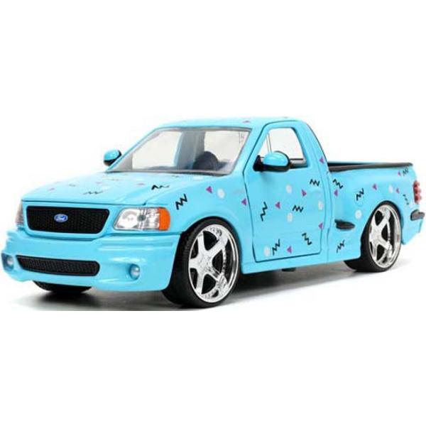 在庫状況：お取り寄せ/2022年07月 発売/※画像はイメージです。実際の商品とは異なる場合がございます。Jada Toys 1/24 "I LOVE The"1999 フォード F150 SVT ライトニング ライトブルー/グラフィックス...