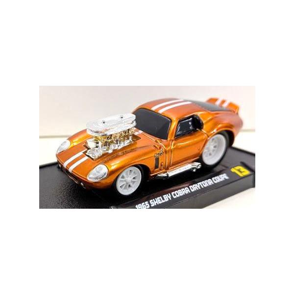 在庫状況：お取り寄せ/2026年01月 発売/※画像はイメージです。実際の商品とは異なる場合がございます。Maisto 1/64 MM シェルビー コブラ デェイトナクーペ 1965 メタリックオレンジ 25thアニバーサリー です。