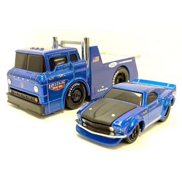 在庫状況：お取り寄せ/2026年01月 発売/※画像はイメージです。実際の商品とは異なる場合がございます。Maisto 1/64 MM フォード C600 フラットベット 1966 /マスタングRTR 1969 リキッドブルー 25th ア...