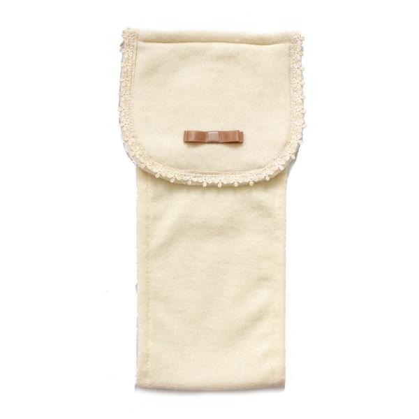 在庫状況：お取り寄せ/お届け：約2週間/◆上品で可憐な(フルーリスフレ)シリーズ。◆カバー上部にちょこんとリボンが付けられた女子が思うかわいいを詰め込んだカバーになりました。◆可愛く飾りながら、ペーパーホルダーのフラップ部分をホコリから守り...