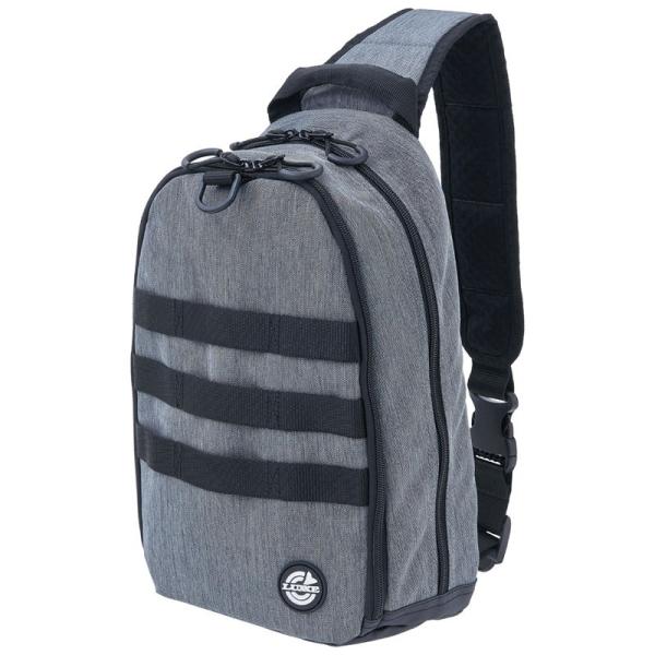 在庫状況：お取り寄せ/お届け：1〜2週間/◆左右肩掛け可能なショルダーベルト。◆メイン開口部が大きく開き、中身の取出し入れがスムーズ。◆簡易防水仕様のインナーポケットには、ファスナーを2つ付けており、左右の肩どちらに掛けても使用できます。・...