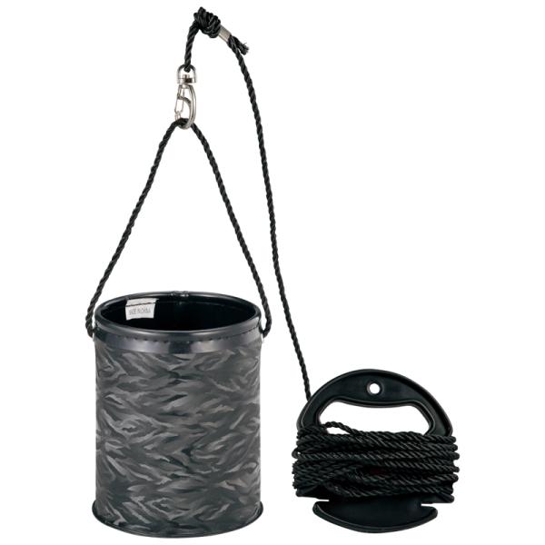 在庫状況：お取り寄せ/お届け：1〜2週間/◆波止釣、エギング、ライトゲームなど移動の多い釣行に最適なポータブル水汲みバケツ。◆釣り座の掃除や、手を洗いたい時など、幅広いシーンで重宝します。◆付属のケースにコンパクトに収納が可能。カラビナ付で...