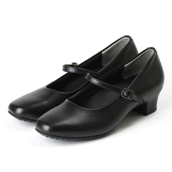 在庫状況：お取り寄せ/◆履き心地ときれい魅せの両方を兼ね備えたベルト付きスクエアトゥパンプス。◆屈曲部を曲がりやすく設計することでスムーズな歩行をサポート。・ヒール高(約)：3.5cm　ワイズ：3E相当/[A6LO18590008240]