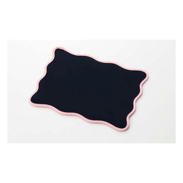 在庫状況：お取り寄せ/3日〜5日で出荷/2025年03月 発売/◆ウェーブラインが個性的なマウスパッド◆デスクを傷から守る◆快適なマウス操作/[MPUK01NV]