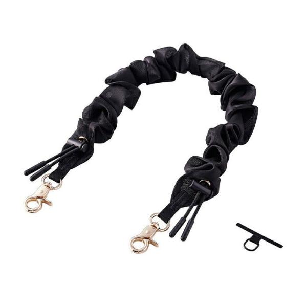 在庫状況：在庫僅少/2025年08月 発売/◆くしゅくしゅとした立体感とミニマルなデザインが目を引くハンドストラップ◆繊細な光沢と透け感のある軽やかな生地◆落ち着いたカラーと上品な素材感/[PSTHSCEBK]