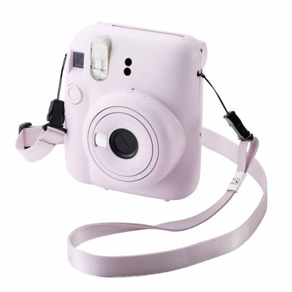 在庫状況：お取り寄せ/2025年10月 発売/◆“instax”(チェキ)や“写ルンです”など、幅広いコンパクトタイプのカメラに使えるロープ編みデザインのネックストラップです◆首掛け、肩掛け、たすき掛けの3WAYタイプ◆カメラを首や肩に掛け...