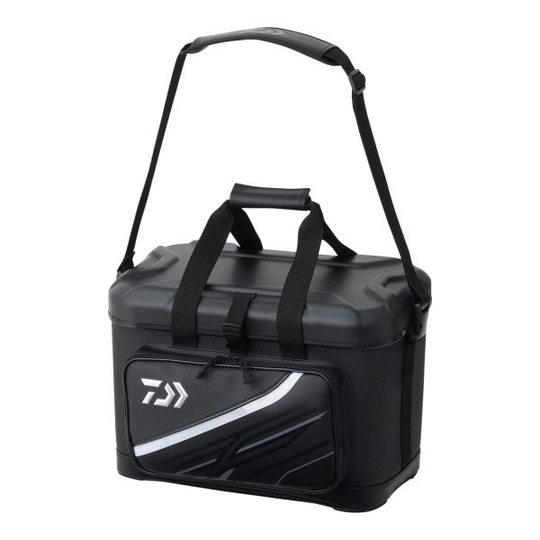 【発売日：2026年04月01日】在庫状況：お取り寄せ/2026年04月頃 発売予定/◆収納物をしっかり保護する剛性のあるバッグ!◆磯場での渡船や実釣時の使用を想定して、剛性を追求。◆メイン収納部は、成型したハードインナーパーツとクッション...