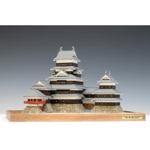 在庫状況：お取り寄せ/2025年12月 発売/※画像はイメージです。実際の商品とは異なる場合がございます。※塗料はキットに含まれておりません。ウッディジョー 1/250 松本城 です。