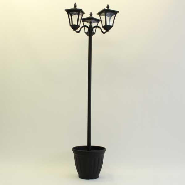 在庫状況：お取り寄せ/お届け：1〜2週間/◆玄関先やお庭を演出する植木鉢付きソーラー街灯◆暗くなると自動で点灯します。・サイズ(約)：幅53×奥行49×高さ184cm/[TAN7633]