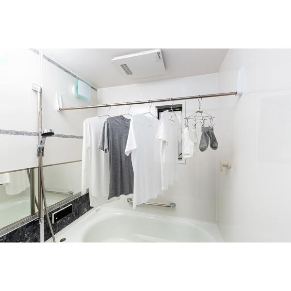 在庫状況：お取り寄せ/7日〜10日で出荷/※かけられる重さ：全体で約6kgまで◆浴室にマグネットでポール受けを取付けてものほし空間をつくります◆ポールはサビに強いオールステンレスパイプ、ソケットのないすっきりデザインです◆ポールサイズは96...