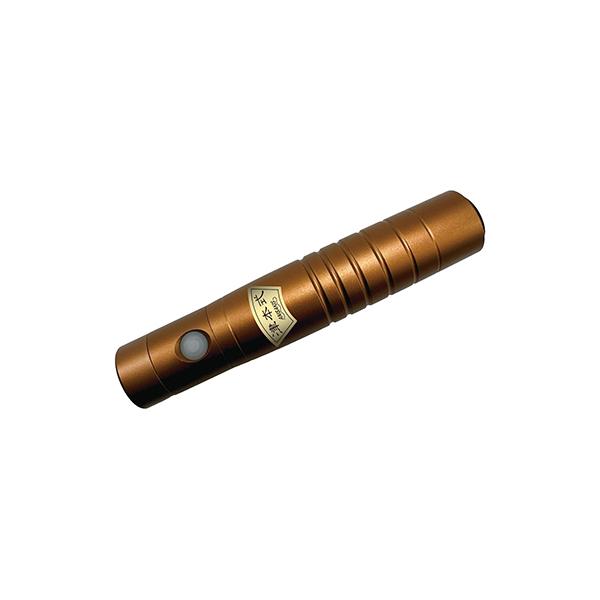 在庫状況：在庫あり/2024年03月 発売/◆話題の商品(アニサキスライト)に充電式が登場!◆照射時間も1回の充電で2時間使用可能。・波長：365nm・電源：リチウムイオン電池3.7V 2600mAh・連続点灯時間(約)：2時間/[YF990]