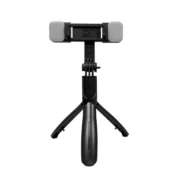 在庫状況：お取り寄せ/2024年10月 発売/◆自撮り棒としても、持ち手を広げれば三脚としても使える2WAY仕様。◆端末とシャッターリモコンをBluetoothで接続し離れた場所からシャッターが切れます。◆ホルダー部分まで収納でき、すっきり...