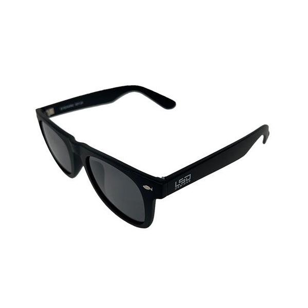 在庫状況：お取り寄せ/◆L.S.D. 偏光サングラス定番スタイルのウェリントンタイプ、キャプテンにワイドタイプが登場◆老若男女に人気のクラシックスタイルで日本人にフィットするフレーム形状。◆フィッシングシーンから普段使いまで幅広く対応するワ...