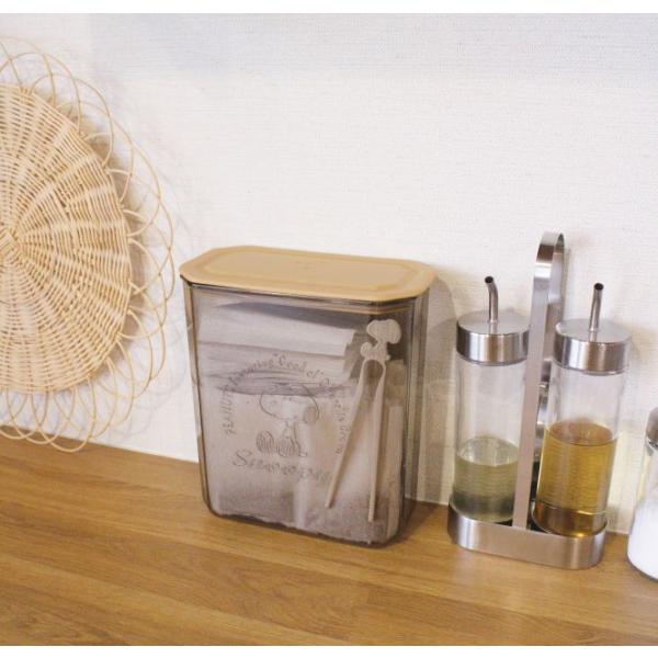 在庫状況：お取り寄せ/お届け：1〜2週間/※諸般の事情により、予告なく仕様の変更がある場合がございます。※完全密閉ではありません。◆麦茶バッグなどといったティーバッグの保存に便利◆スヌーピーのかわいいトング付き◆インテリアに合いやすいおしゃ...