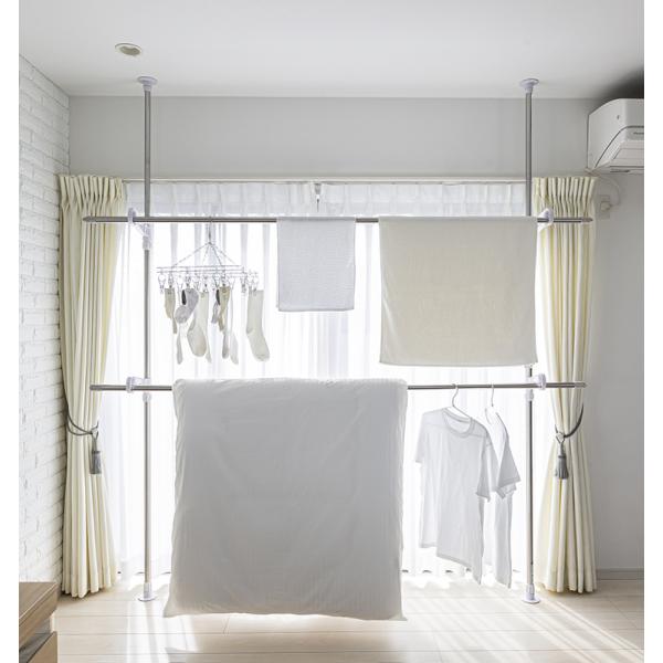 在庫状況：お取り寄せ/7日〜10日で出荷/※竿、ものほしハンガー、ピンチハンガーは付いておりません。◆天井と床につっぱり取付け、バネ内蔵で強力圧着取付します。◆竿受けは使いやすい位置に高さ調整ができ、折りたたんで収納できます。・本体サイズ(...