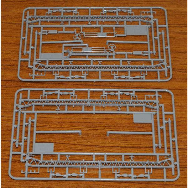 在庫状況：在庫僅少/2011年08月 発売/4線式ワイド架線柱(10本入)です。複々線区間の再現やヤードの再現にピッタリの商品です。