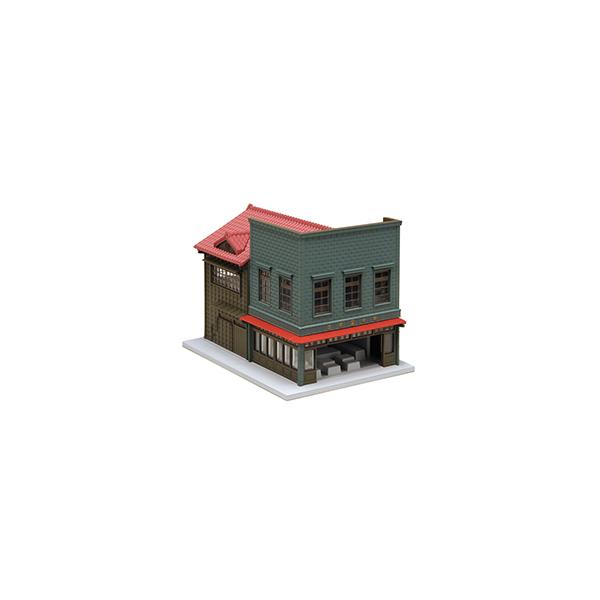 在庫状況：お取り寄せ/3日〜6日で出荷/2023年12月 発売/※画像はイメージです。実際の商品とは異なる場合がございます。※2023年生産分から価格が変更となります。カトーのNゲージストラクチャー、看板建築の角店1(銅板・左)です。