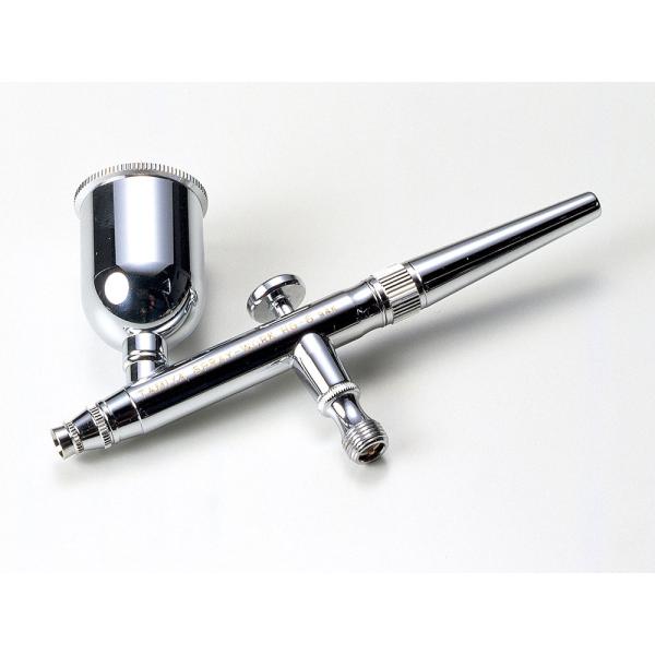 在庫状況：在庫僅少/※画像はイメージです。実際の商品とは異なる場合がございます。幅1mm程度の細吹きや繊細な迷彩塗装から、カーモデルのボディなど広い面積の塗装まで幅広くこなすエアーブラシです。