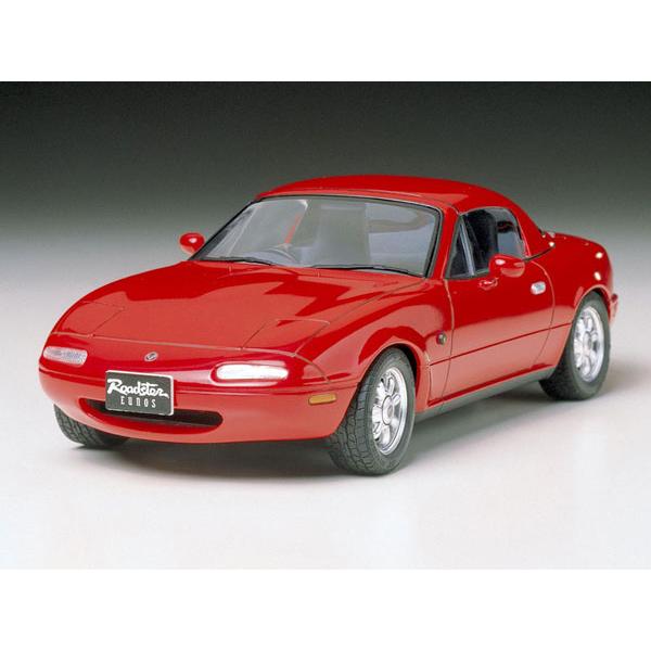 在庫状況：お取り寄せ/世界的に広がったオープン2シータースポーツというジャンルの先駆けとなった、ユーノス・ロードスターのプラスチックモデル組み立てキットです。