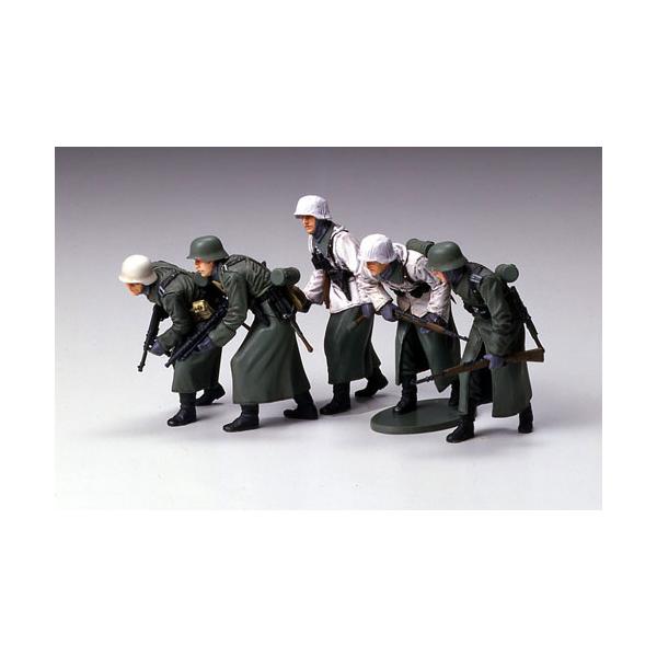 在庫状況：お取り寄せ/3日〜6日で出荷/※画像はイメージです。実際の商品とは異なる場合がございます。タミヤ 1/35 ドイツ冬季装備歩兵 進撃セットです。