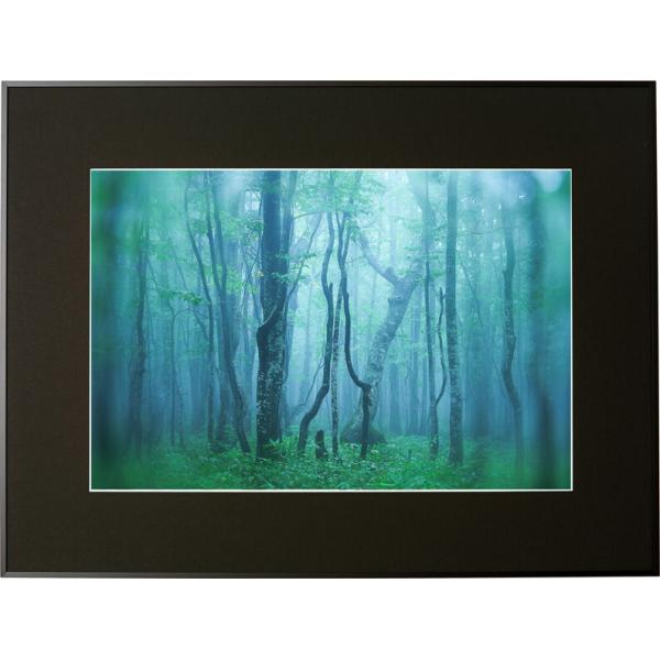 在庫状況：お取り寄せ/※画像は使用イメージです。◆作品を奥深い印象に演出するアルミ額縁◆写真展では定番な作品額、フォーマルな場所にも最適◆シンプルなフレームと厚手Vカット台紙が作品を際立たせ、ゆったりと作品を鑑賞できます/[AGYA3NBK]