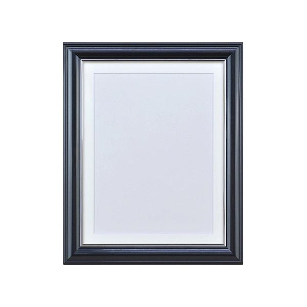 在庫状況：お取り寄せ/2024年06月 発売/◆内面の銀色のアクセントが大切なお写真を気品高く引き立てるカラー遺影額縁◆樹脂製フレームを使用し軽量にすることで持ち運び時の負担を軽減◆丸みを帯びた柔らかい印象のフレーム/[JIR6BK]