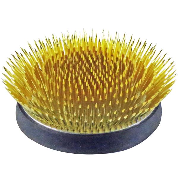 在庫状況：お取り寄せ/お届け：約1週間/◆針が放射状になっているのでそのまま挿すだけで茎や枝が自然に広がる剣山です。◆放射状なので円テーブルでの生け花にも容易に形が整います。/[305PACKシンチユウ]