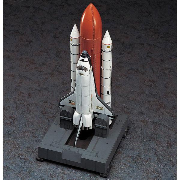 在庫状況：在庫僅少/2023年11月 発売/※画像はイメージです。実際の商品とは異なる場合がございます。ハセガワ 1/200 スペースシャトル オービター w/ブースターです。