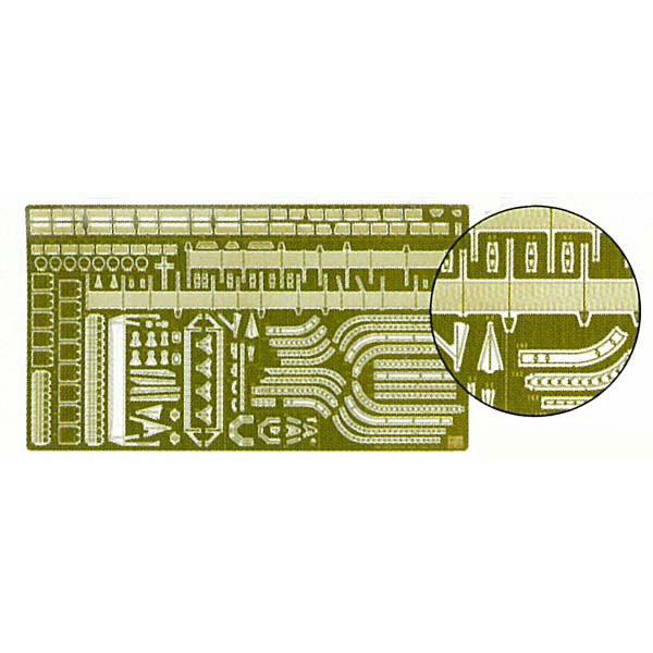 在庫状況：お取り寄せ/2008年10月 発売/※画像はイメージです。実際の商品とは異なる場合がございます。飛行甲板に付く遮風柵、人員救助網、後部甲板裏側の天井クレーン用レールなど。エッチングサイズ(281.6×157.2mm)