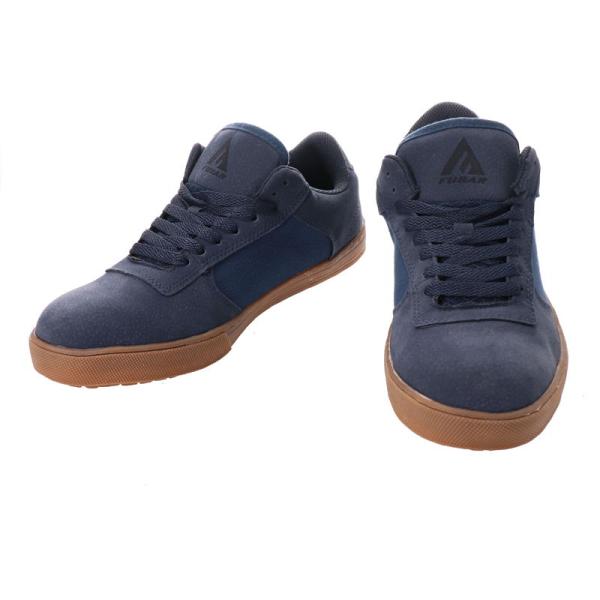 在庫状況：お取り寄せ/7日〜10日で出荷/◆まるでカジュアルシューズのような安全靴。◆先芯の膨らみを抑えたスリムトゥーな鋼鉄芯、仕事時からオフタイムまで使用可能。◆クッション性に優れた高反発素材のカップインソールを採用。/[FB802NV27]