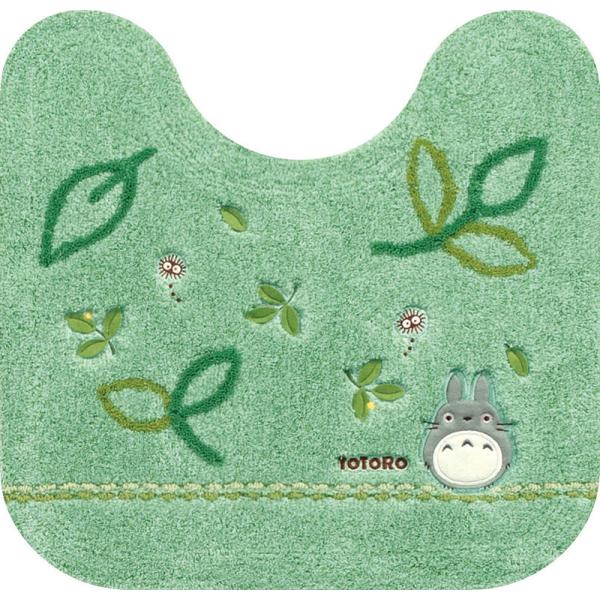在庫状況：お取り寄せ/7日〜10日で出荷/※画像はイメージです。商品はトイレマットのみとなります。※乾燥機不可。◆風で舞うはっぱの中に佇むトトロ。◆ジブリファンにはたまらないトイレマット。◆ジブリグッズで楽しくコーディネートを!・サイズ(約...