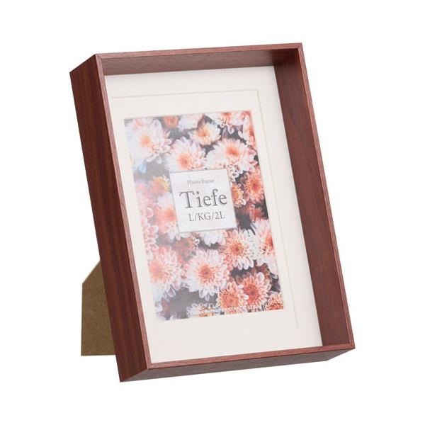 在庫状況：お取り寄せ/2023年11月 発売/※画像はイメージです。◆写真を立体的に飾れて小物もディスプレイできる奥行きのある木製フォトフレーム◆背板のスタンド・金具と付属の吊りヒモで壁掛けと卓上どちらにも対応◆対応写真サイズ：Lサイズ、K...